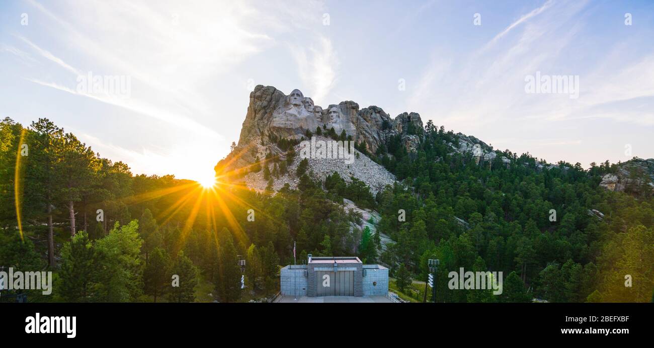 Sunset mount rushmore hi-res stock photography and images - Alamy