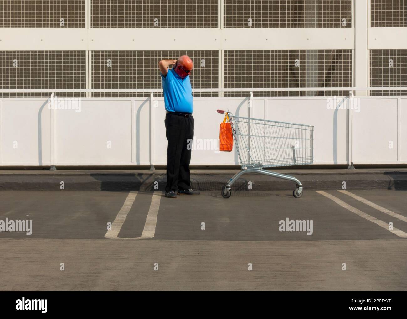 Supermarket queue hi-res stock photography and images - Alamy