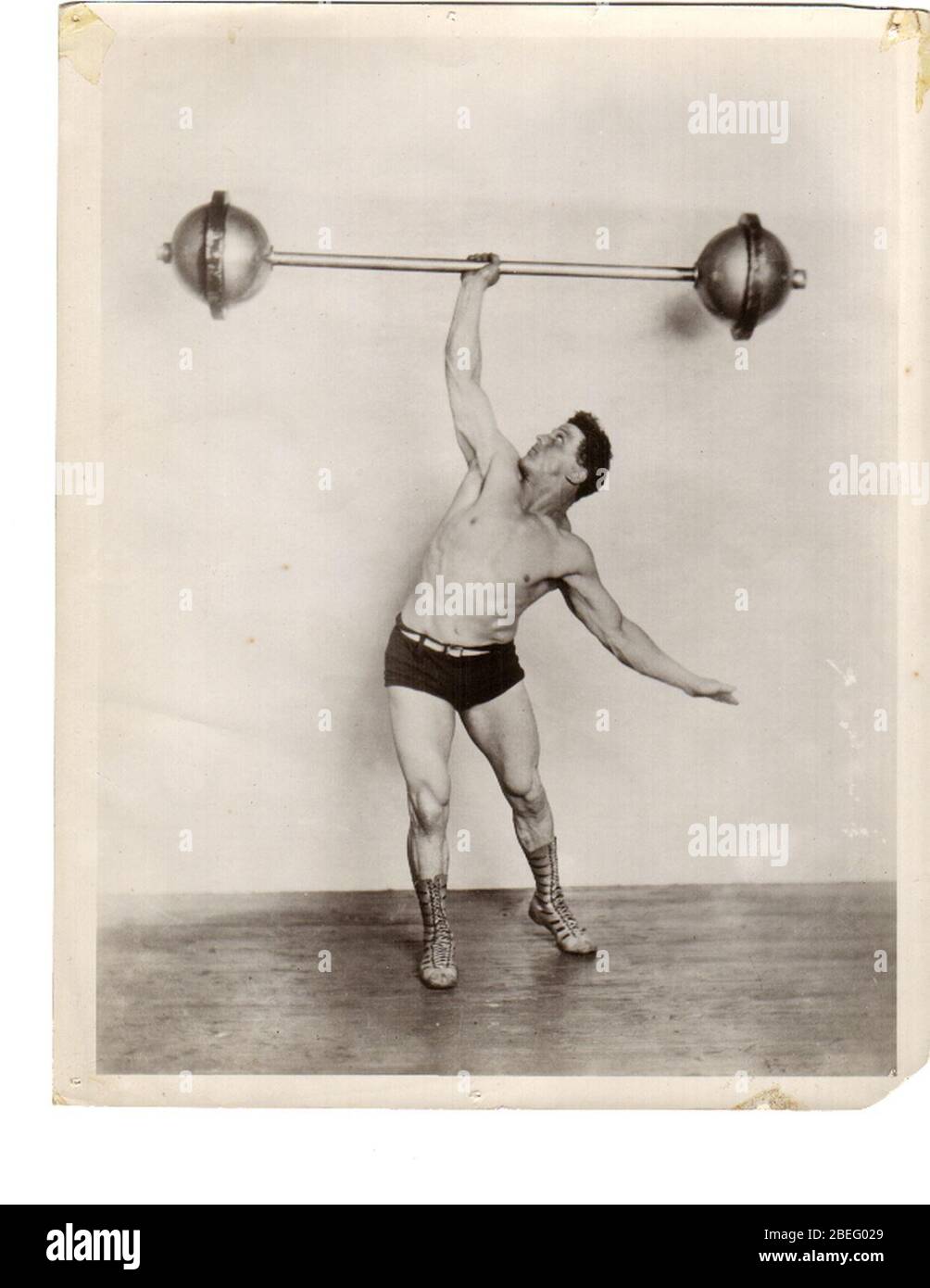 Heinrich ‘Milo‘ Steinborn lifting weights Stock Photo - Alamy