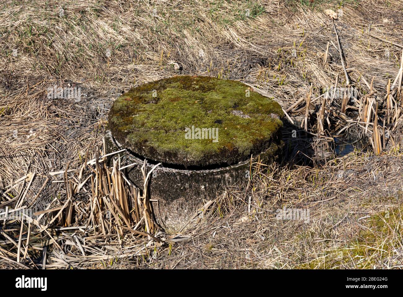 Concrete well lid hi-res stock photography and images - Alamy