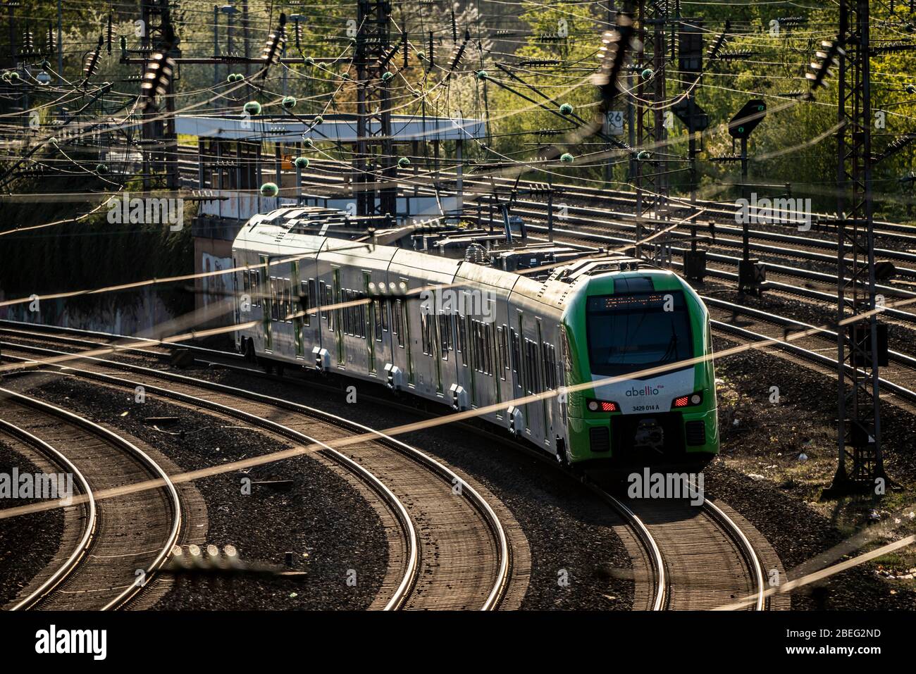Curved railway line hi-res stock photography and images - Alamy