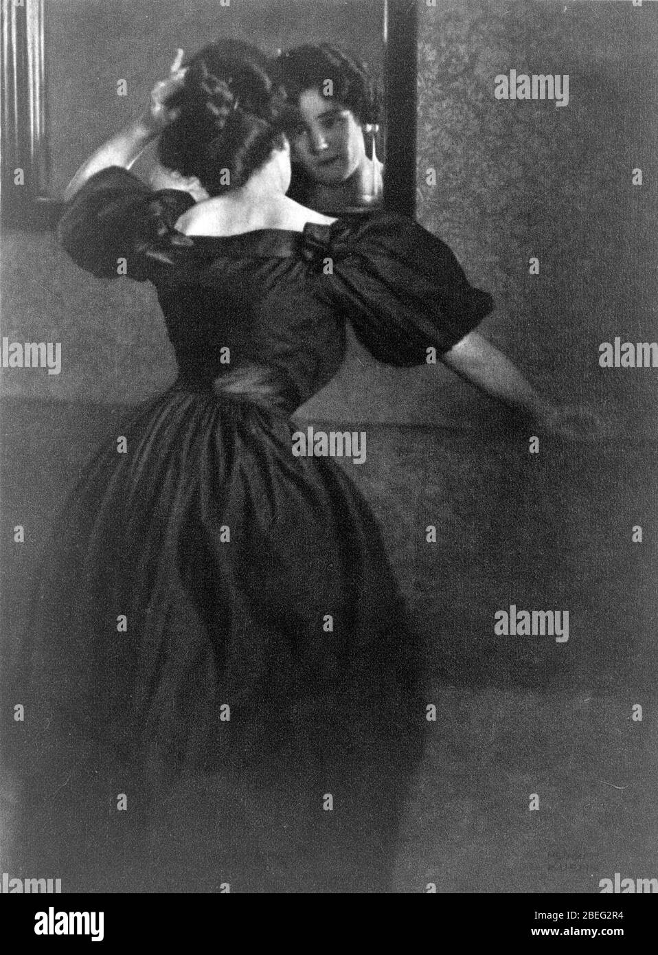 Heinrich Kuhn - Girl with mirror cph.3c35714 Stock Photo - Alamy