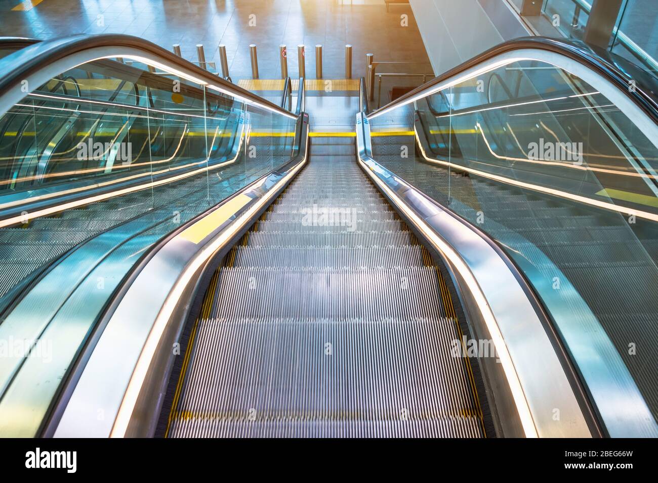 Fast escalator descent hi-res stock photography and images - Alamy