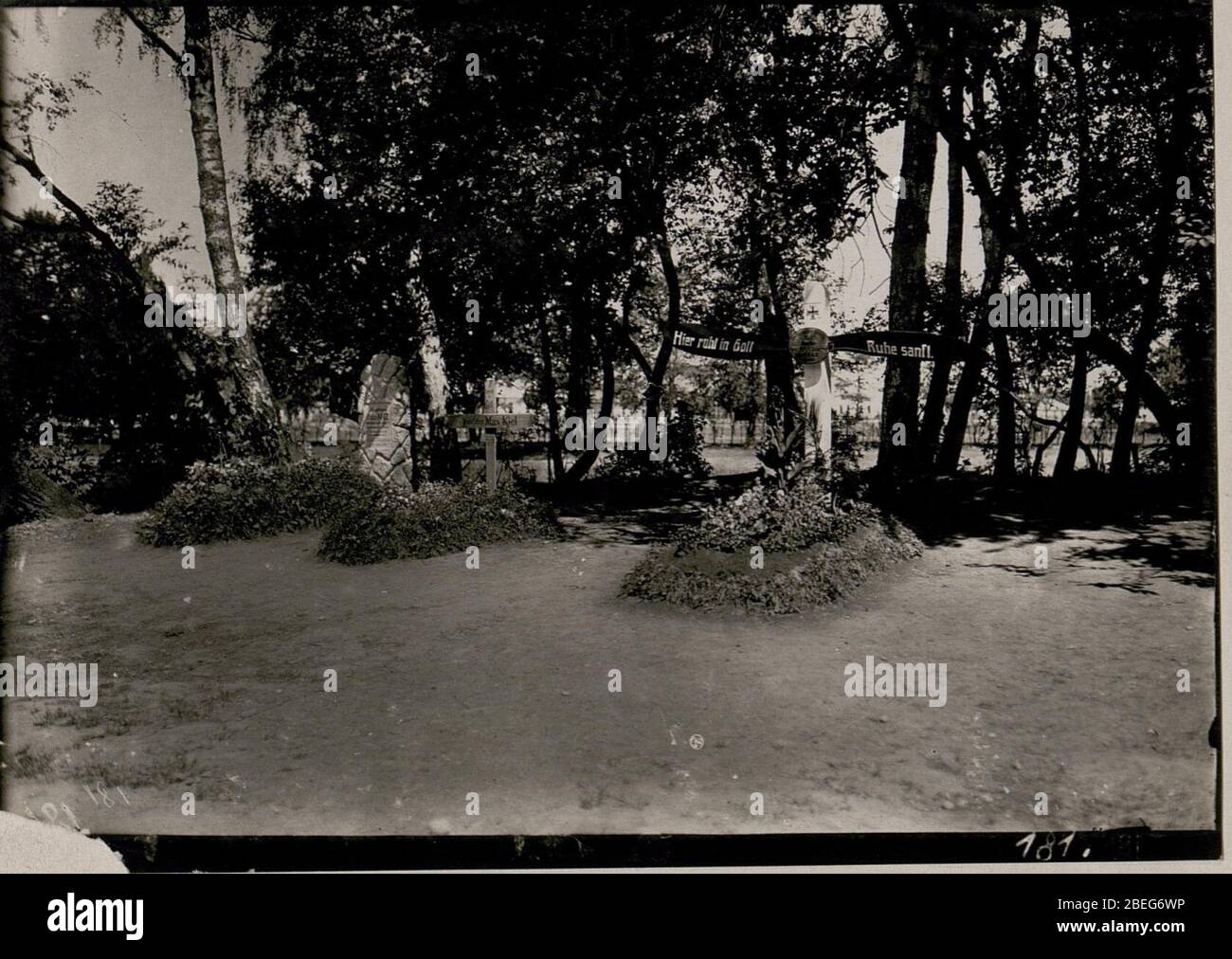Heldenfriedhof im Stadtpark zu Stryj Stock Photo - Alamy