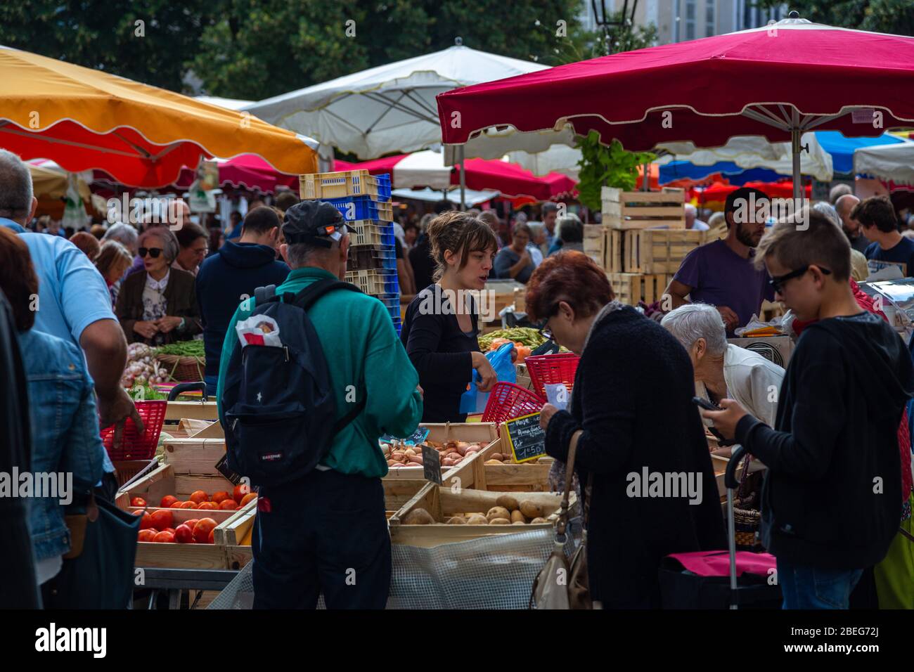 A busy market hi-res stock photography and images - Alamy