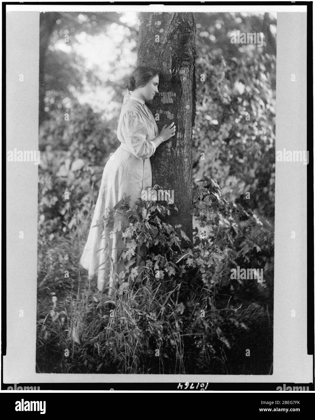 Helen Keller, full-length portrait, standing by tree, facing right ...