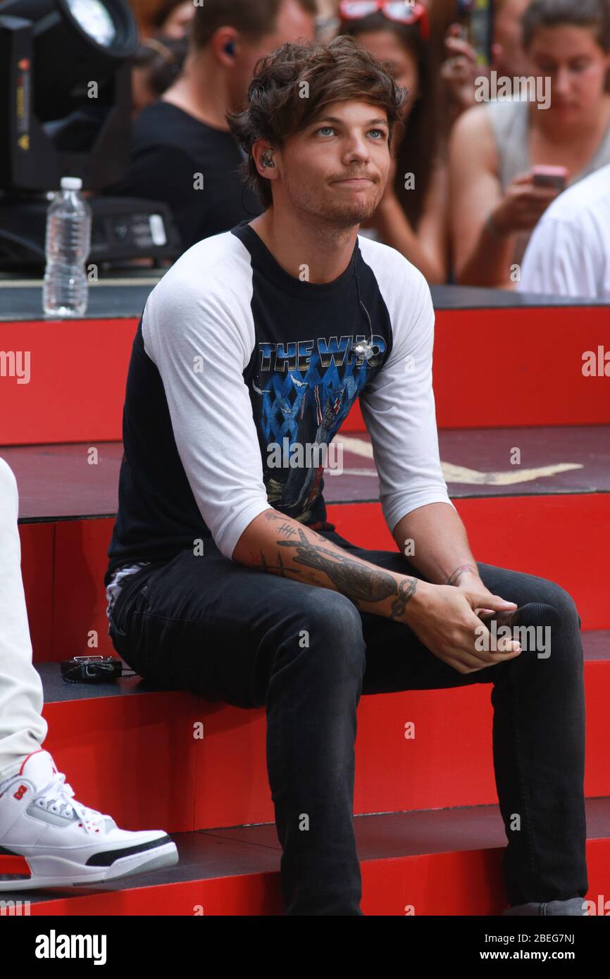Louis tomlinson one direction hi-res stock photography and images - Alamy