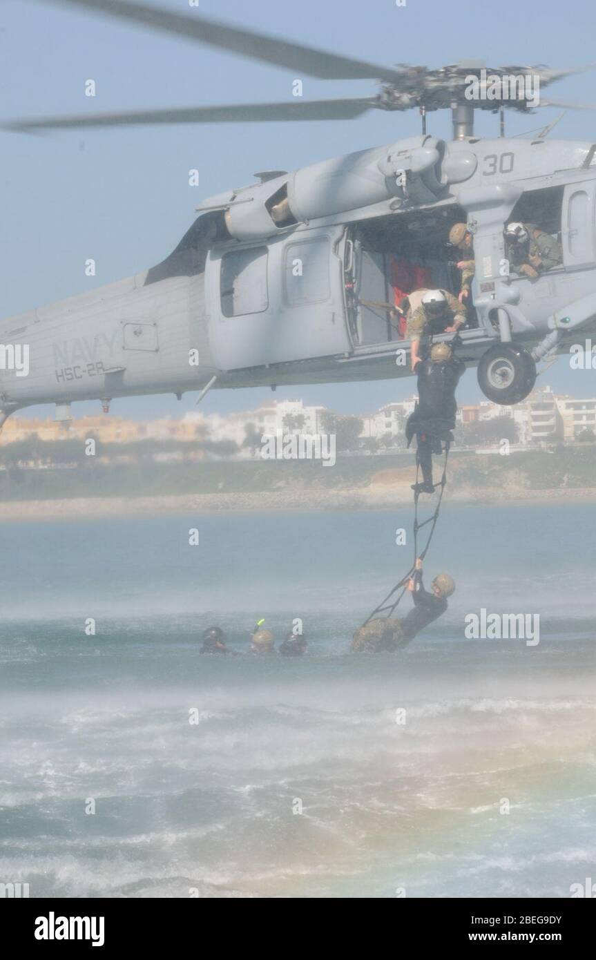 Helicopter suspension training hi-res stock photography and images - Alamy