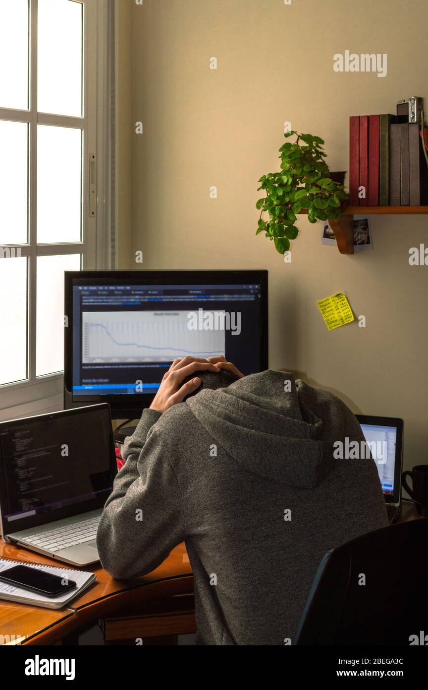 Office solitude hi-res stock photography and images - Alamy
