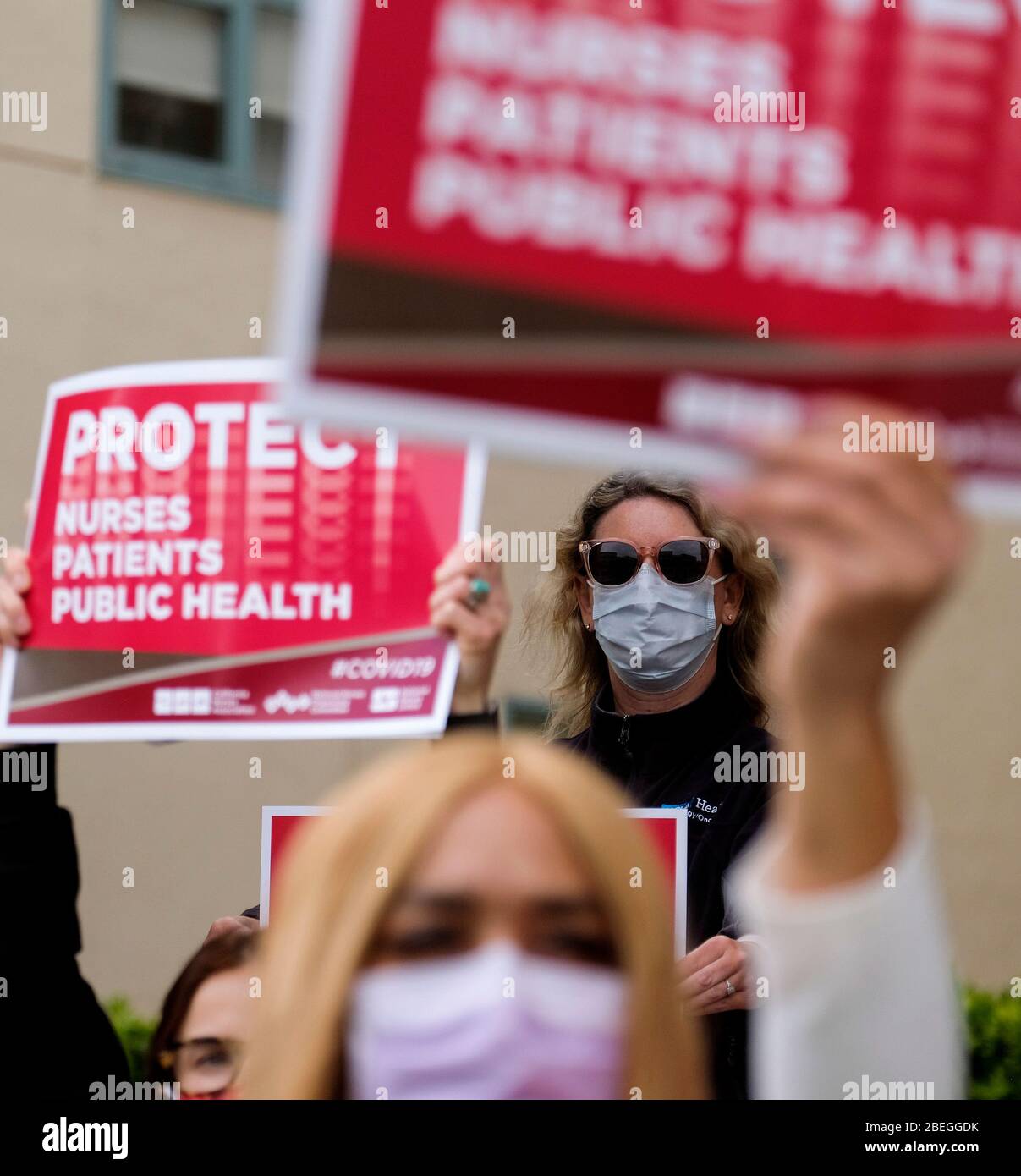 Los Angeles, California, USA. 13th Apr, 2020. A nurse joins other ...