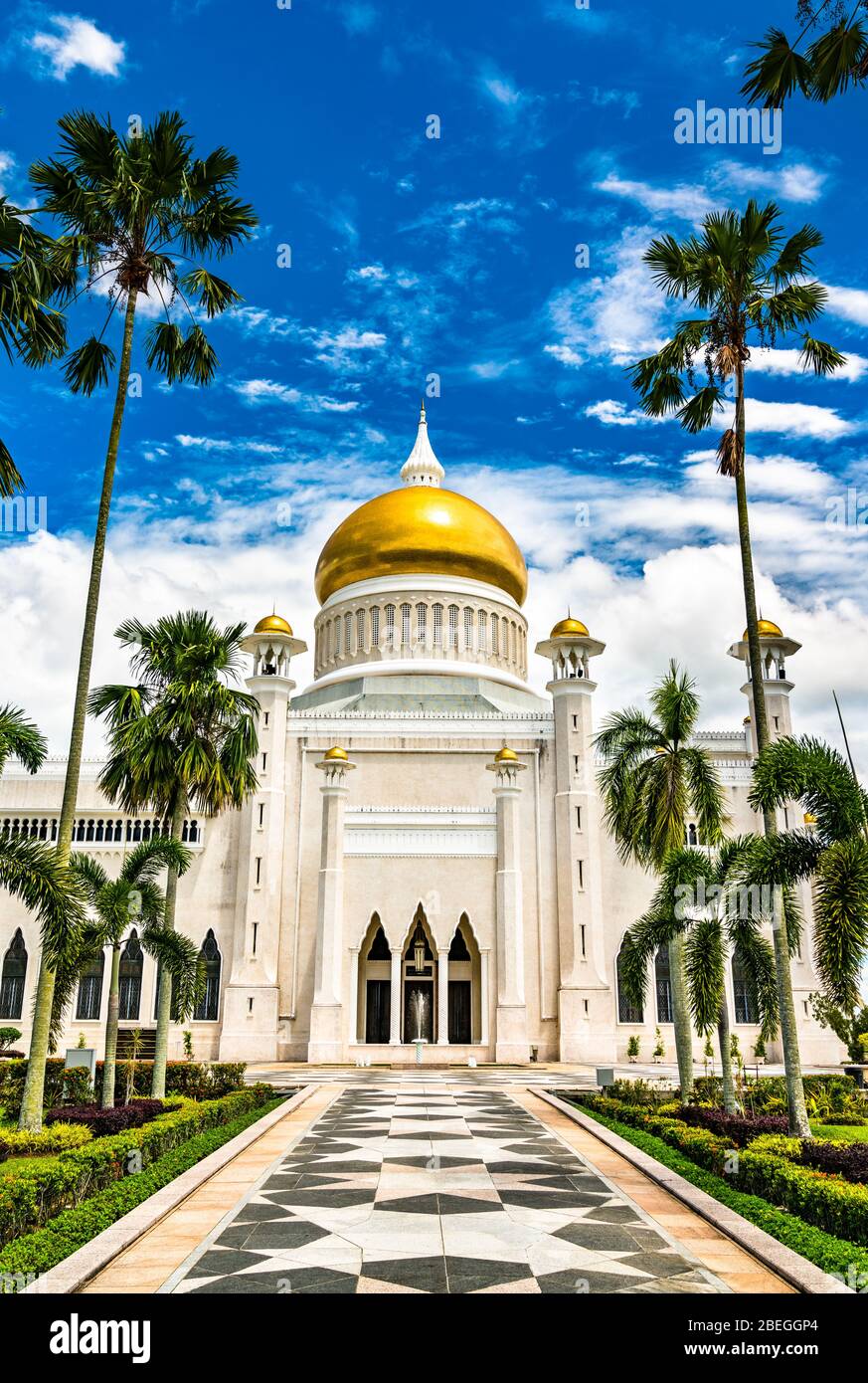 Omar Ali Saifuddien Mosque in Bandar Seri Begawan, Brunei Stock Photo ...