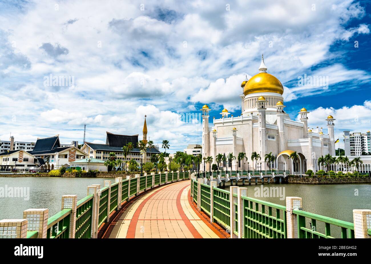 Omar Ali Saifuddien Mosque in Bandar Seri Begawan, Brunei Stock Photo ...