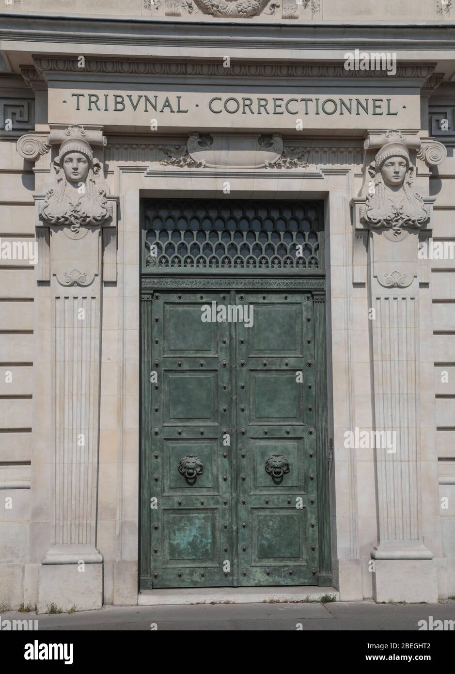 Paris france tribunal de hi-res stock photography and images - Alamy