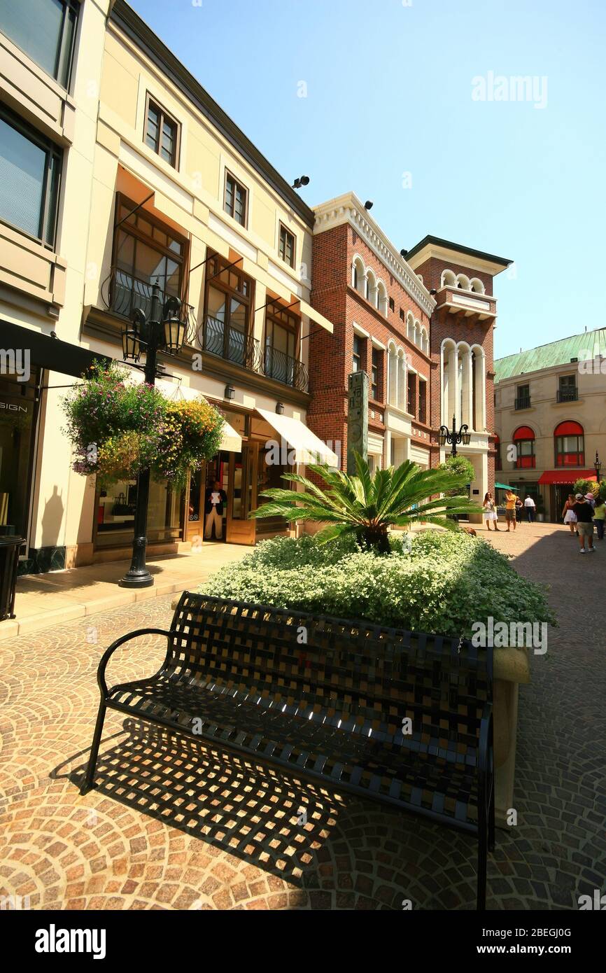 Los Angeles, AUG 11, 2009 - Exterior view of The Rodeo Drive Stock ...