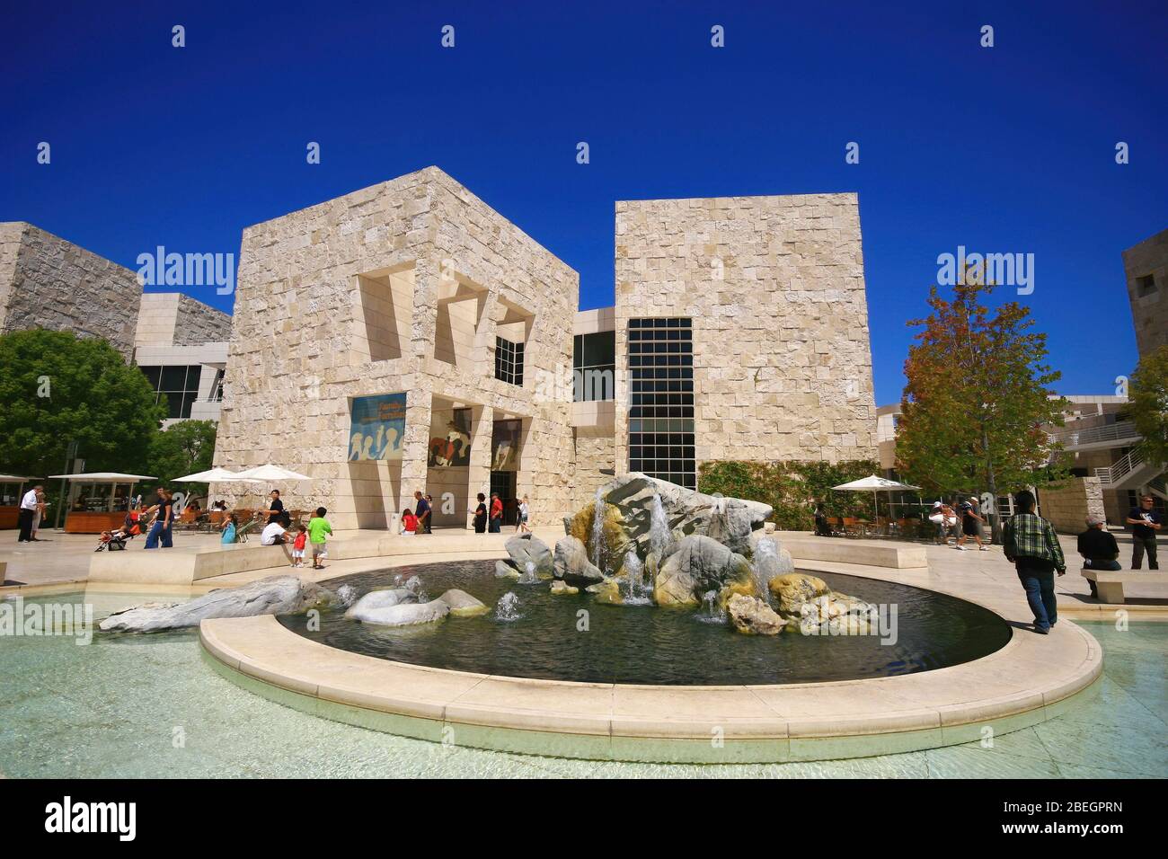 Getty center courtyard fountain hi-res stock photography and images - Alamy
