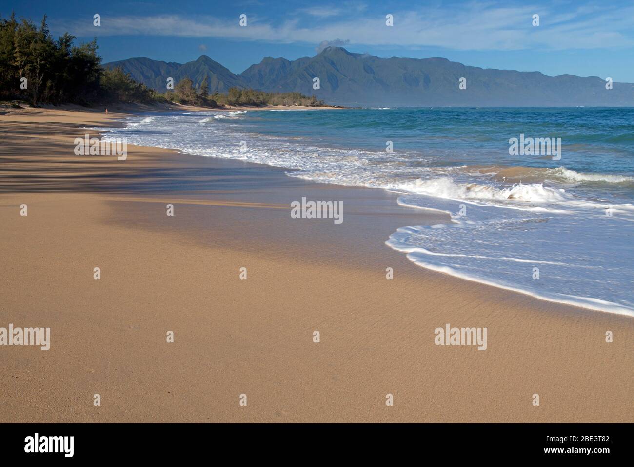 Beautiful morning at Baldwin Beach with the West Maui Mountains in the ...