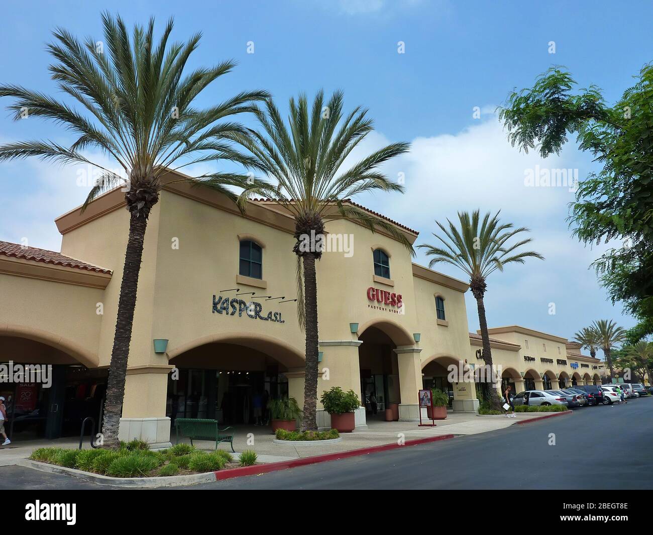 Outlets usa building exterior hi-res stock photography and images - Alamy