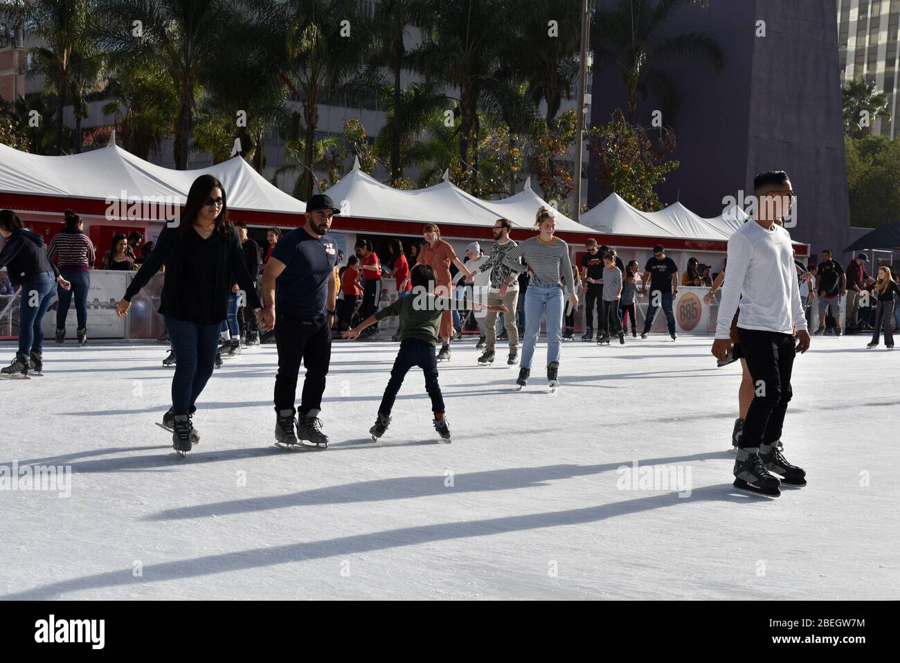 LOS ANGELES, CA/USA - DECEMBER 21, 2018: Angelenos ice skating at the ...