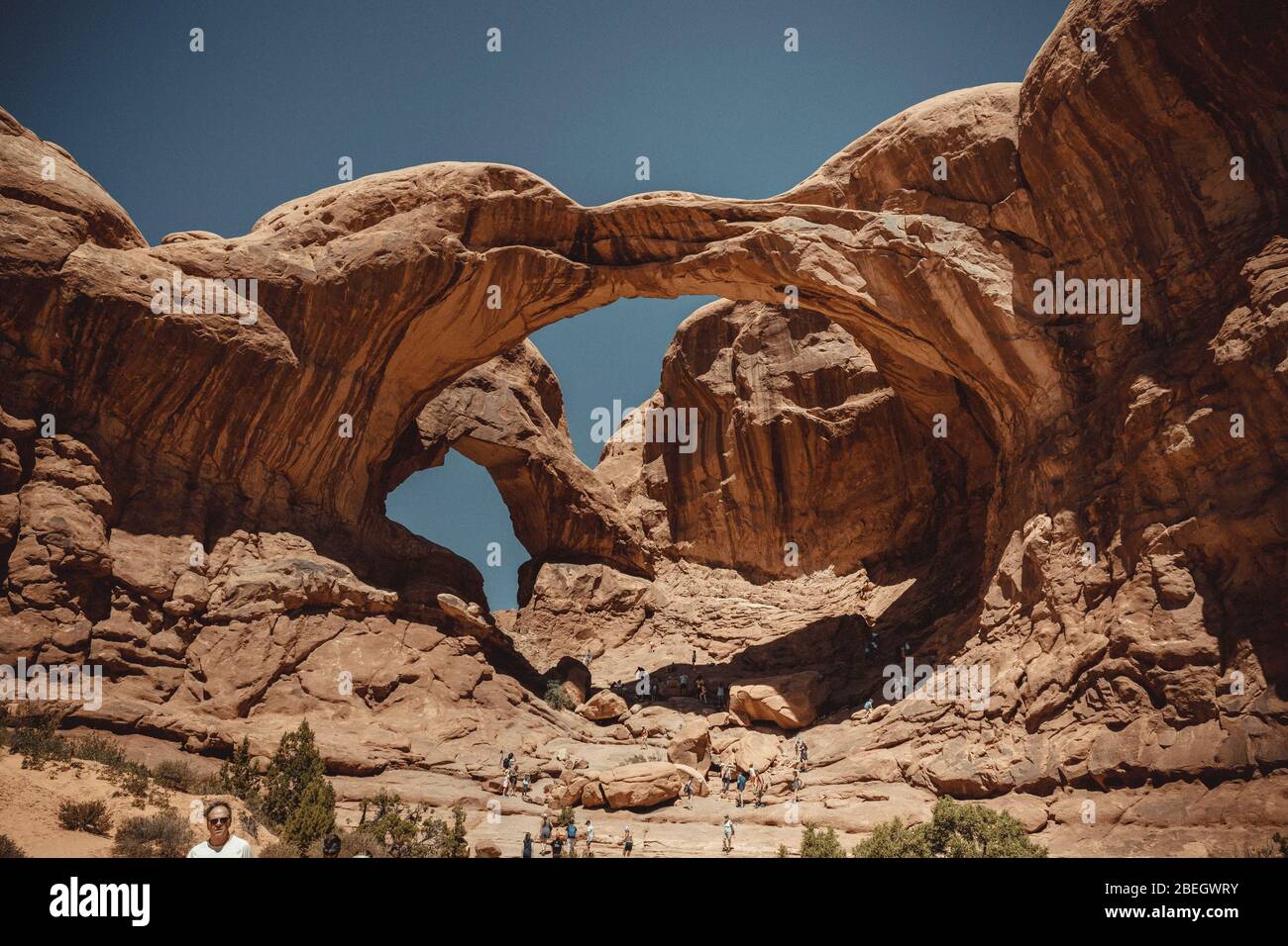 Double arch window hi-res stock photography and images - Alamy