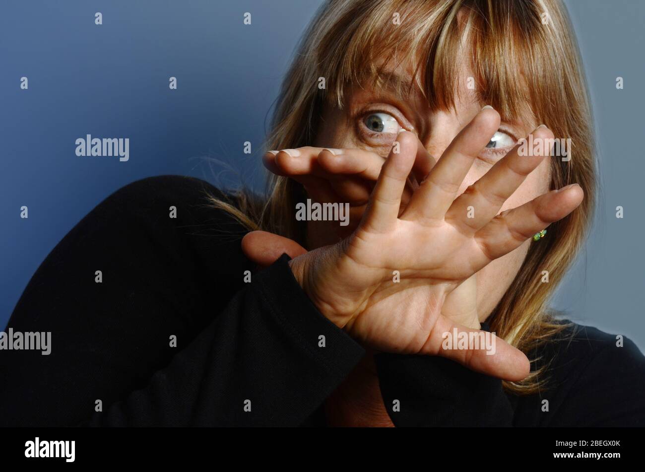 Body language cues hi-res stock photography and images - Alamy