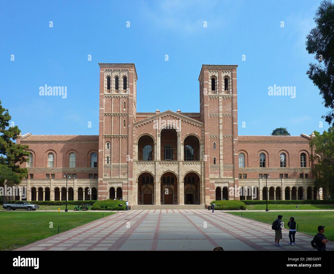Royce hall ucla hi-res stock photography and images - Alamy