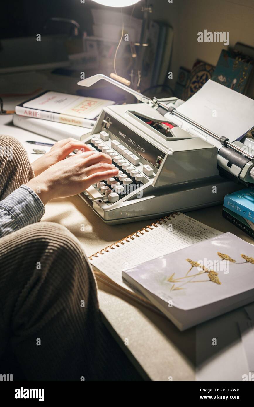 Woman typing on typewriter close hi-res stock photography and images ...
