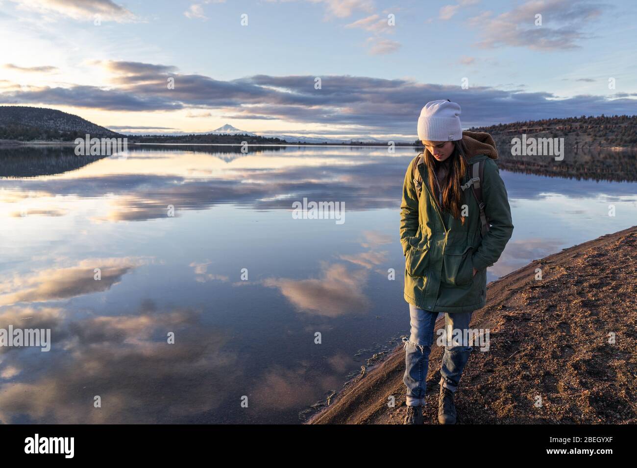 Woman with lake background hi-res stock photography and images - Alamy