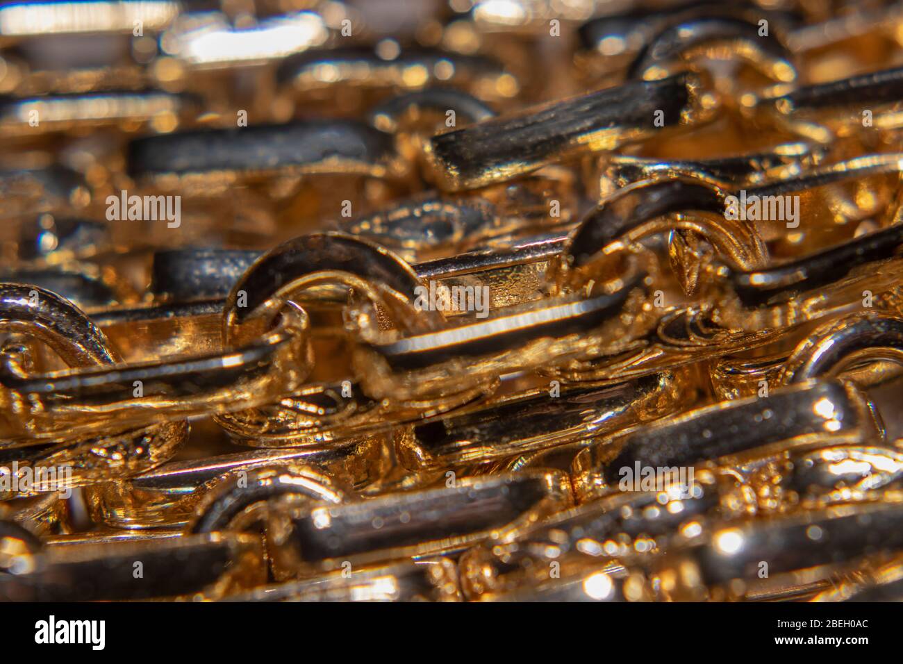 Gold chain hi-res stock photography and images - Alamy