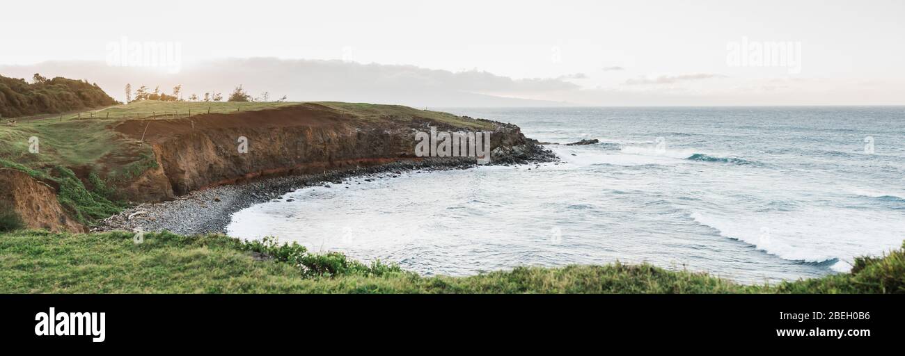 Cliffside view of ocean hi-res stock photography and images - Alamy