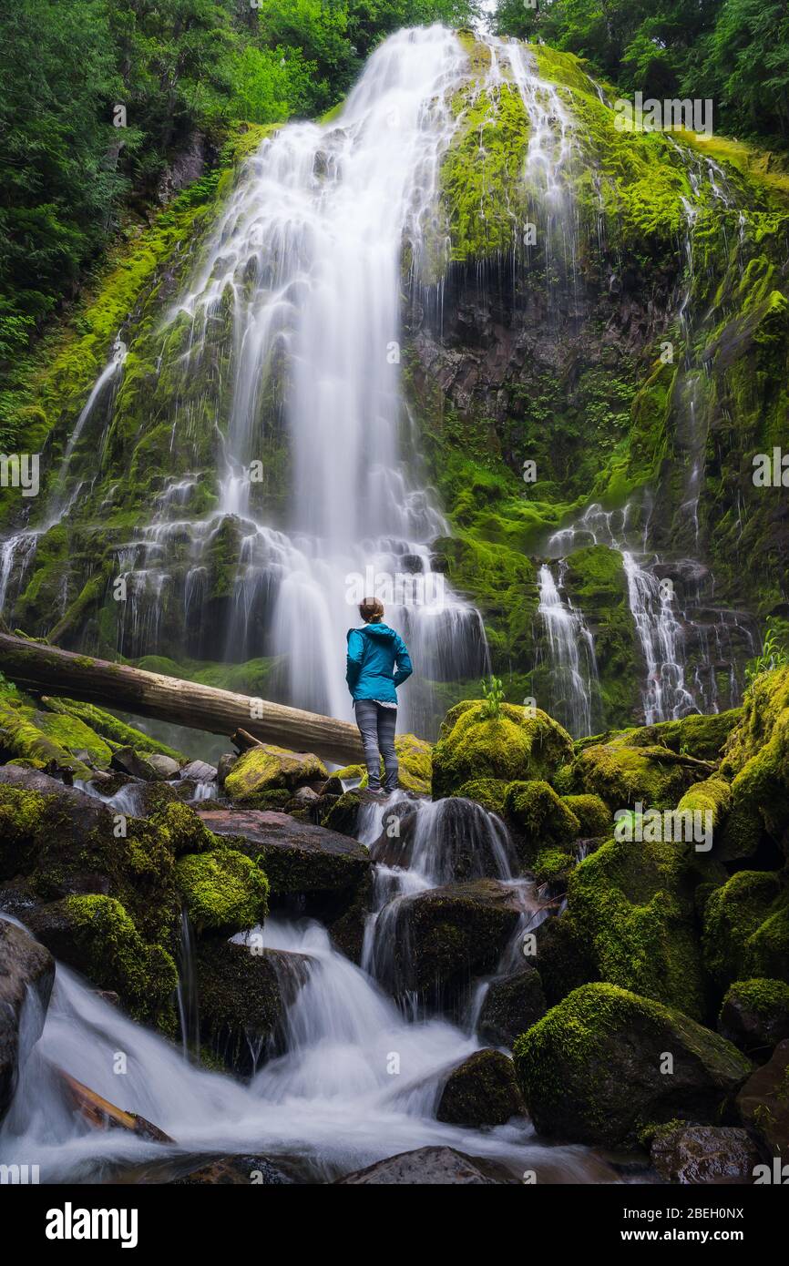Huge waterfall hi-res stock photography and images - Alamy