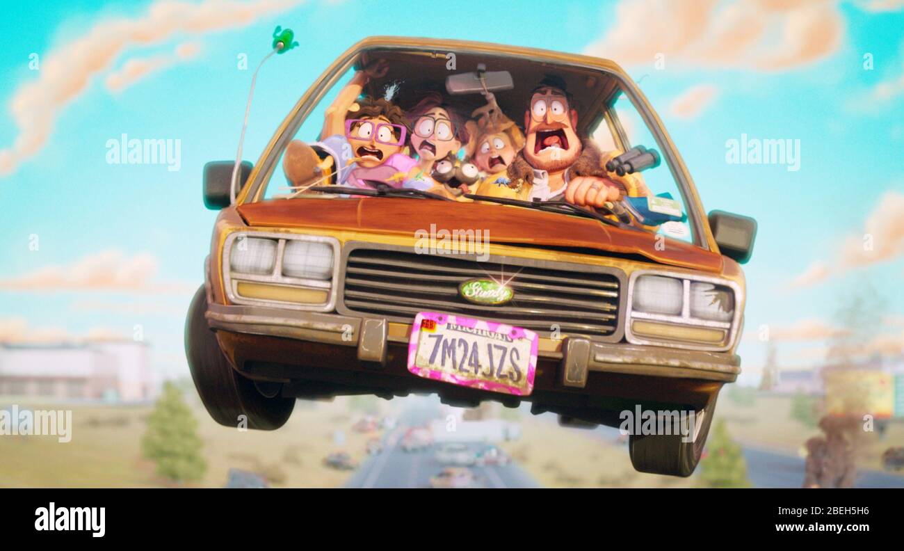 CONNECTED, The Mitchell Family, from left: Linda (voice: Maya Rudolph ...