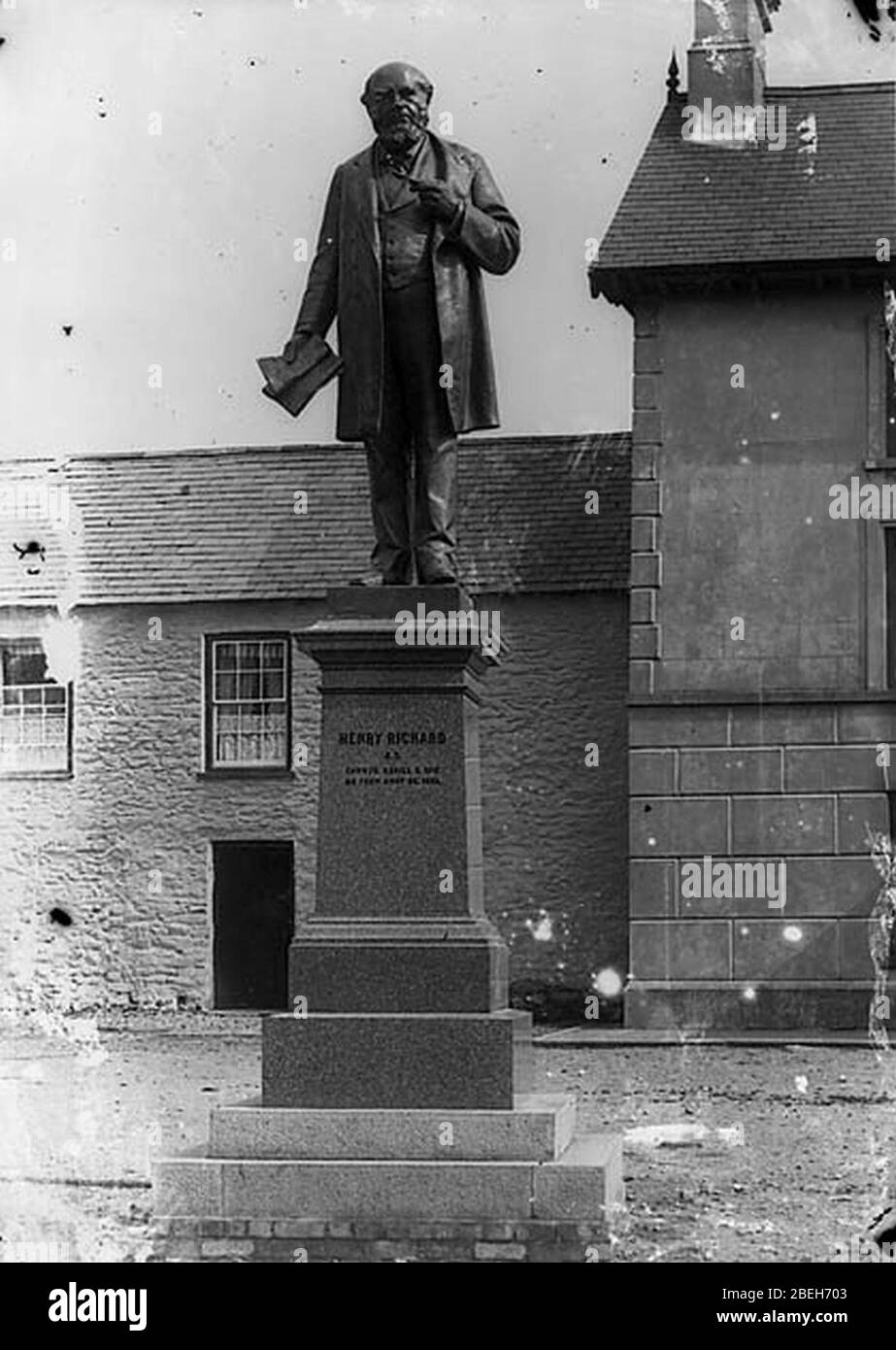 Henry Richard memorial Tregaron Stock Photo - Alamy