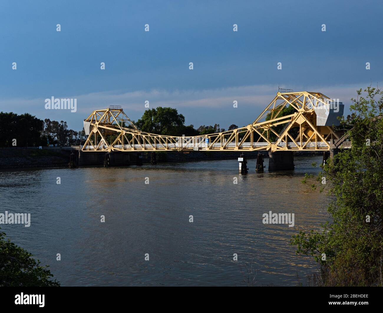 Strauss heel trunnion bascule bridge hi-res stock photography and ...
