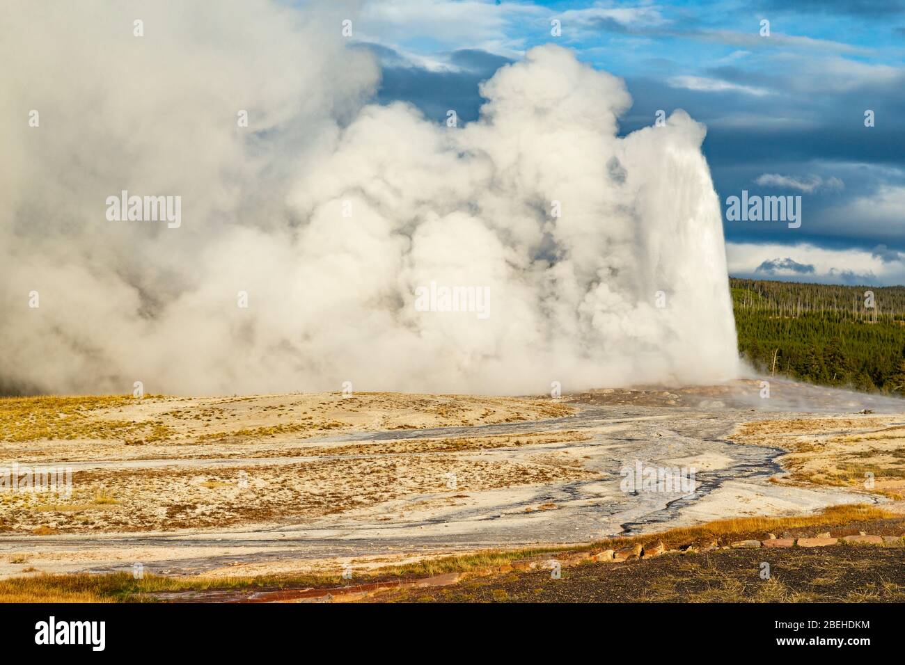 Old faithful geyser upper geyser basin hi-res stock photography and ...