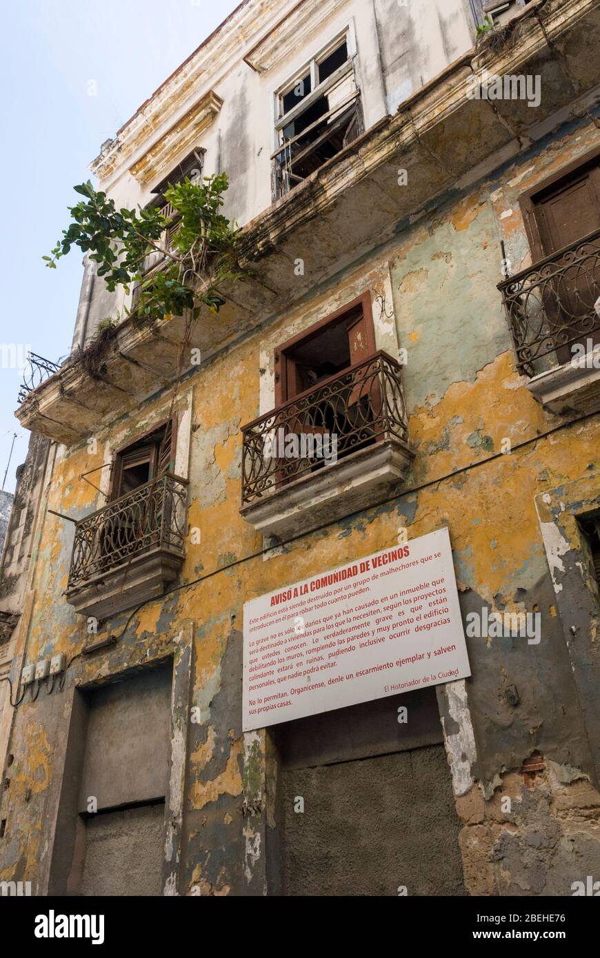 Building closed due to poor condition. La Habana. Cuba Stock Photo - Alamy