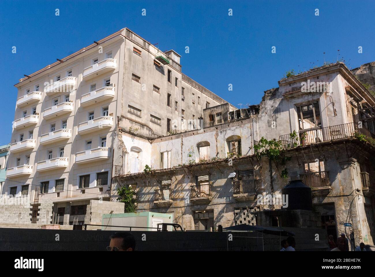 Derelict building. La Habana. Cuba Stock Photo - Alamy