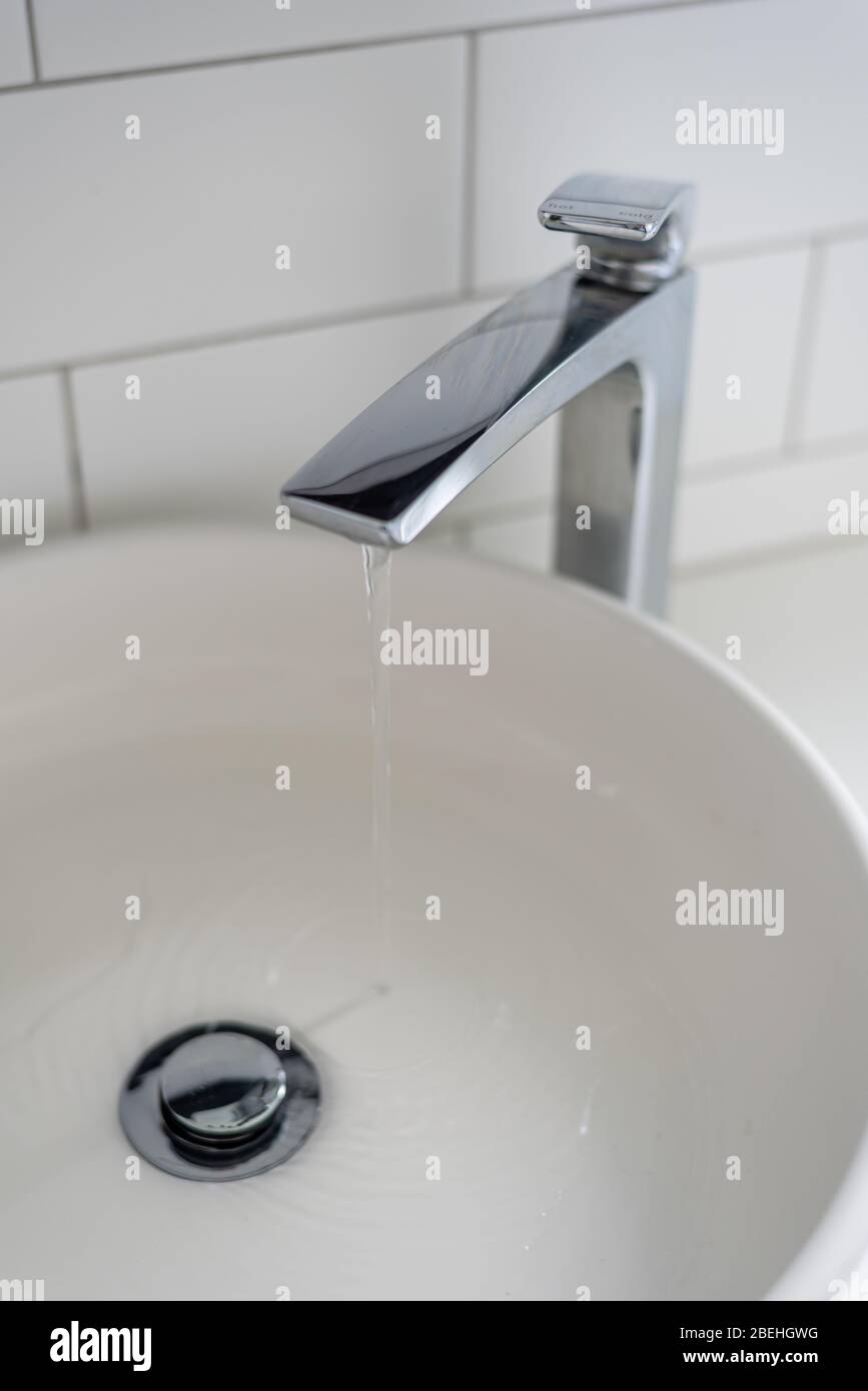 Silver tap modern sink hi-res stock photography and images - Alamy