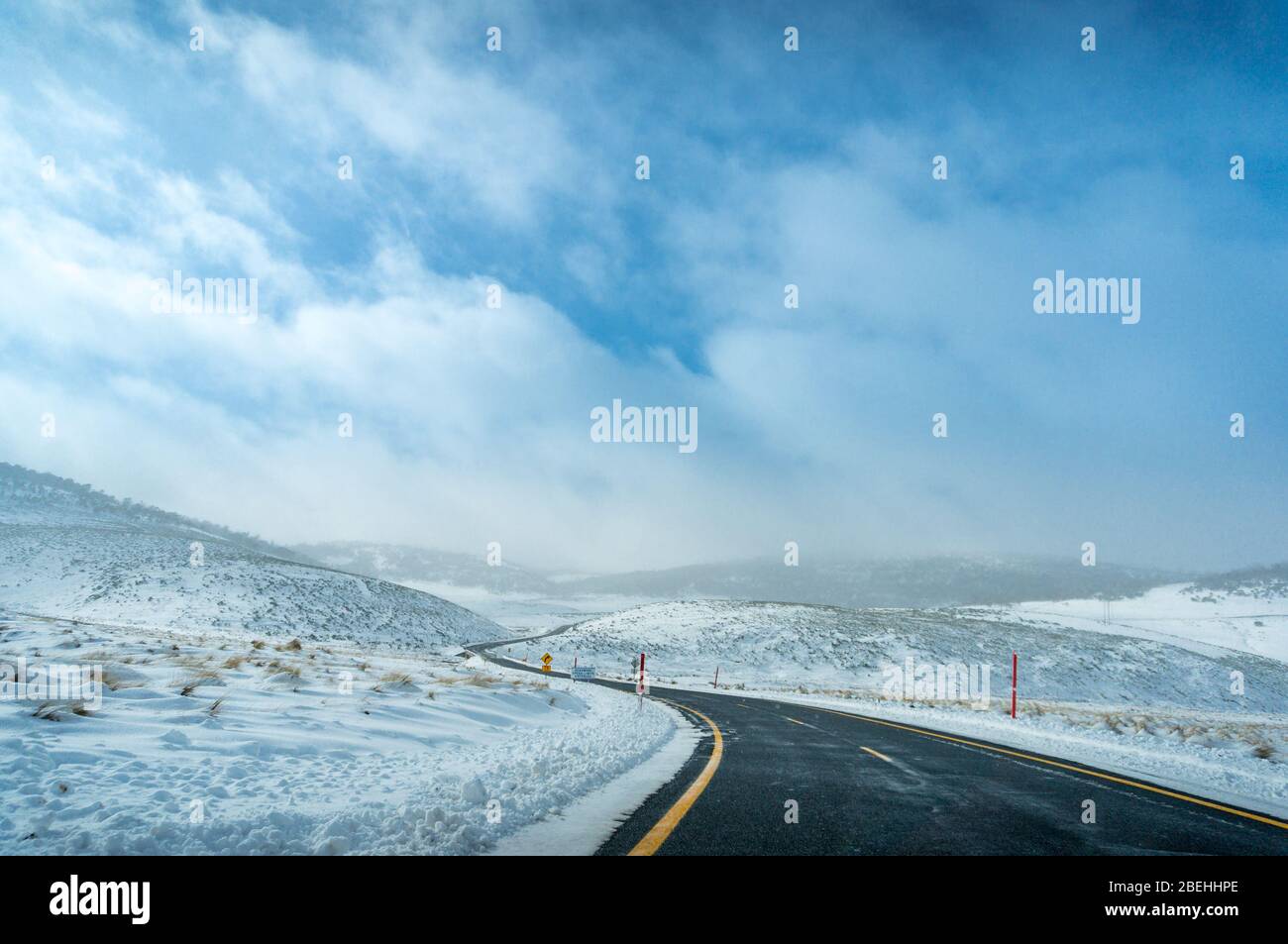 Bending lines hi-res stock photography and images - Alamy