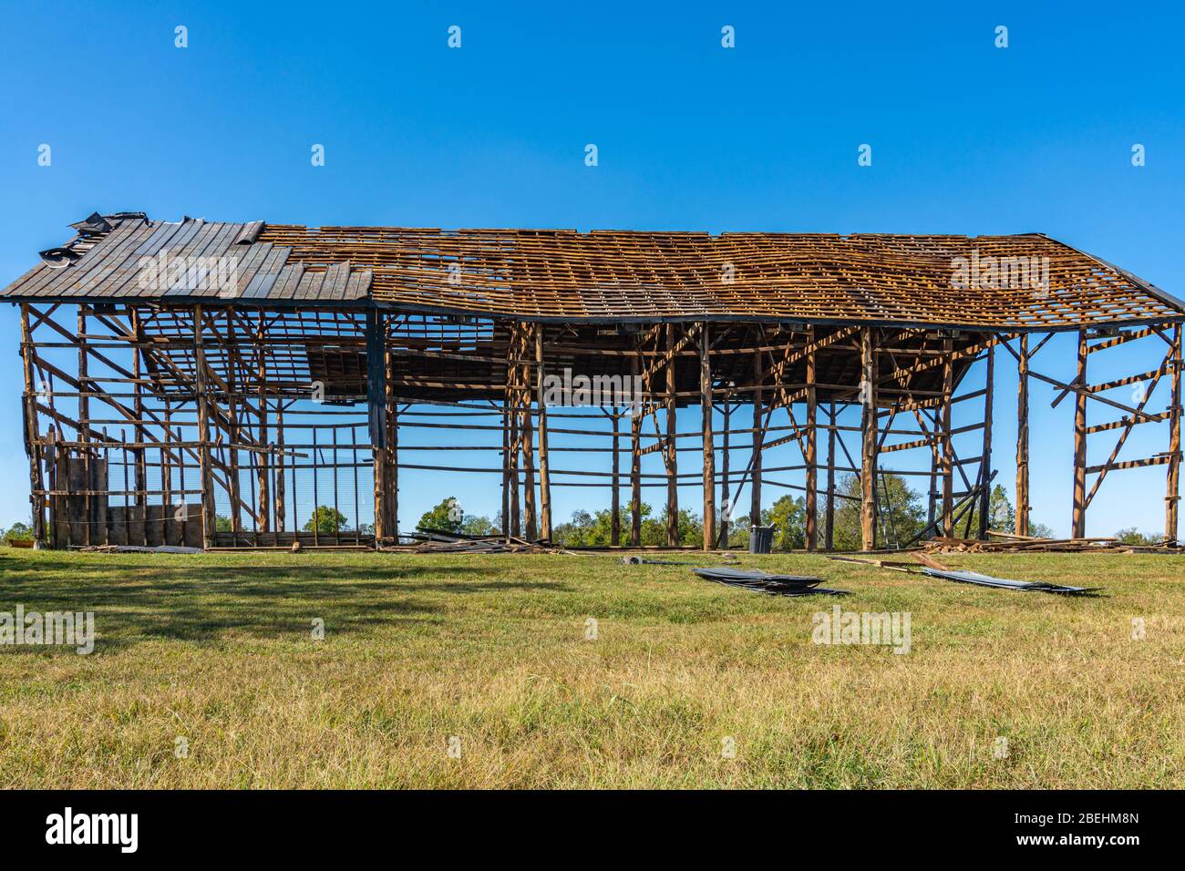 Views of a Kentucky tobacco drying barn in the process of being ...