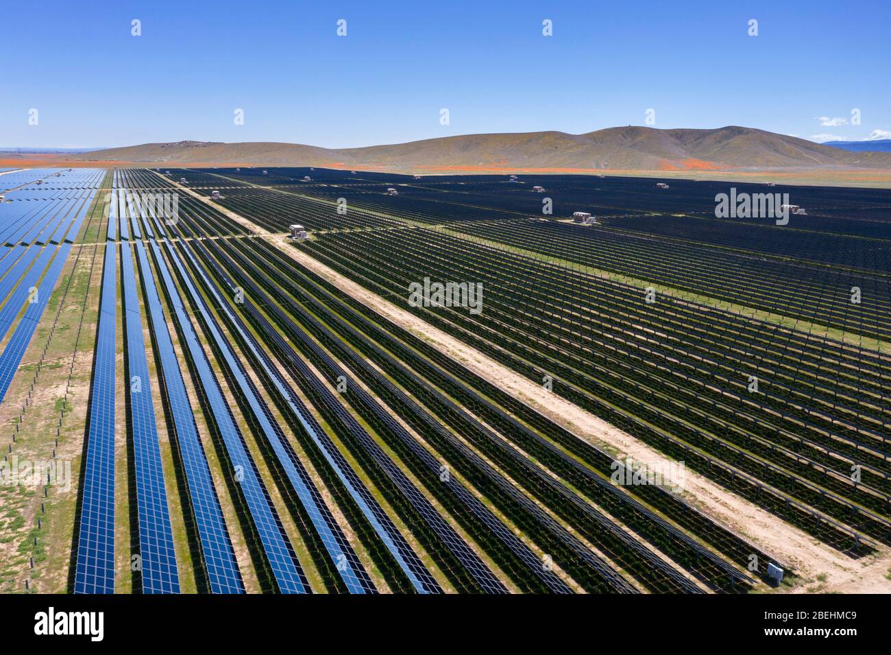 Solar farm aerial mojave hi-res stock photography and images - Alamy