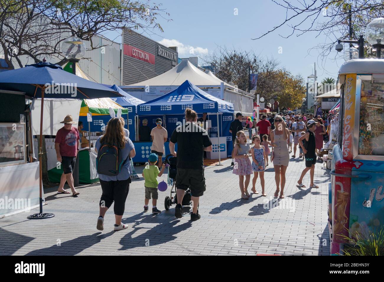 Cronulla plaza hi-res stock photography and images - Alamy