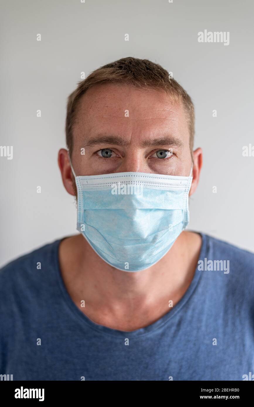 Man wearing face mask during the Covid-19 Pandemic Stock Photo - Alamy