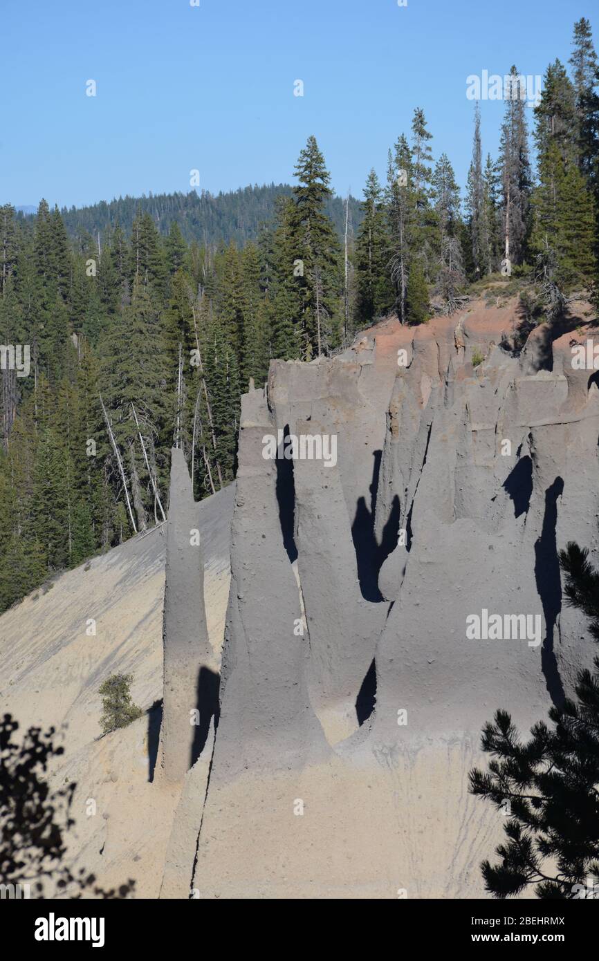Pinnacles crater lake national park hi-res stock photography and images ...