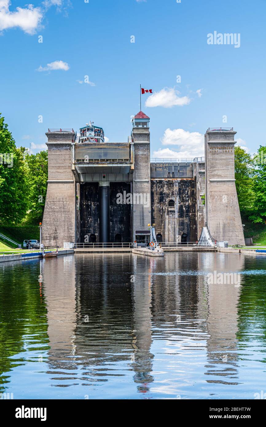 Peterborough lift lock hi-res stock photography and images - Alamy