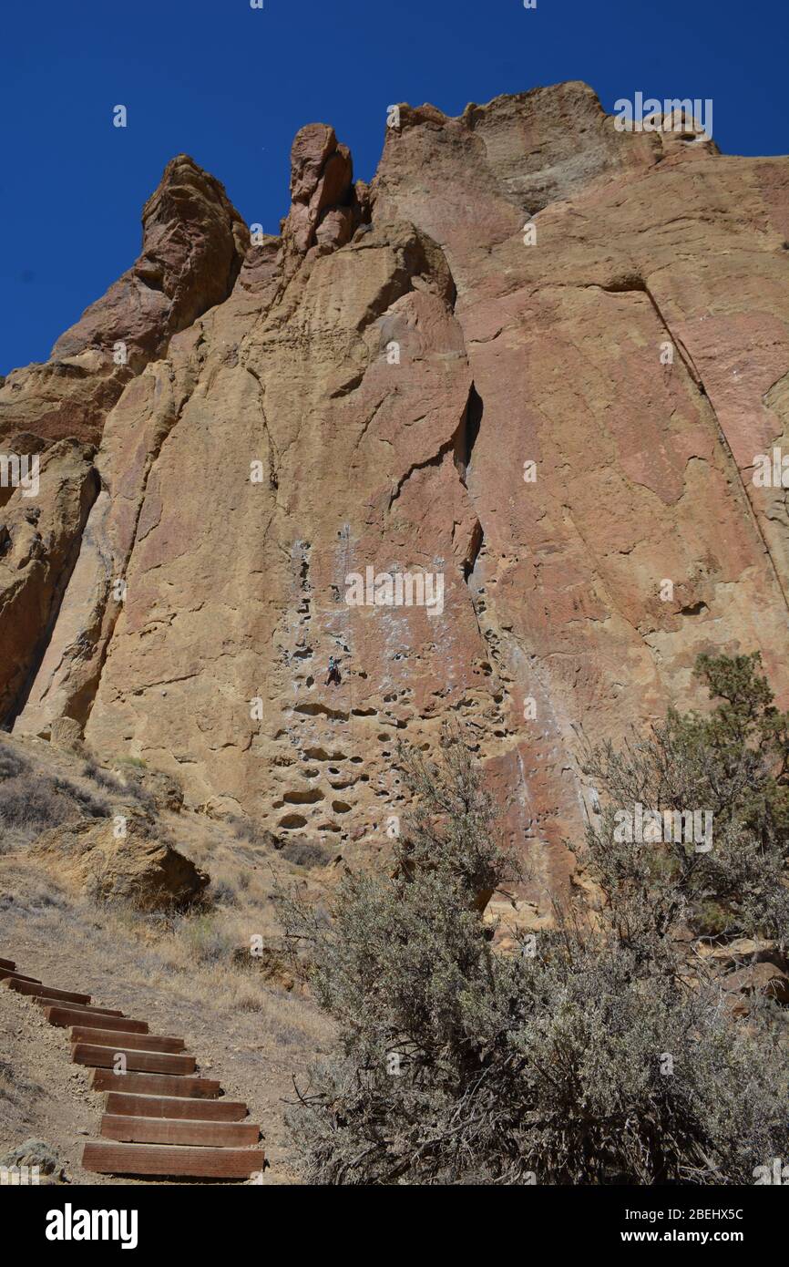 Climbing walls at Smith Rock State Park, Oregon, USA Stock Photo - Alamy