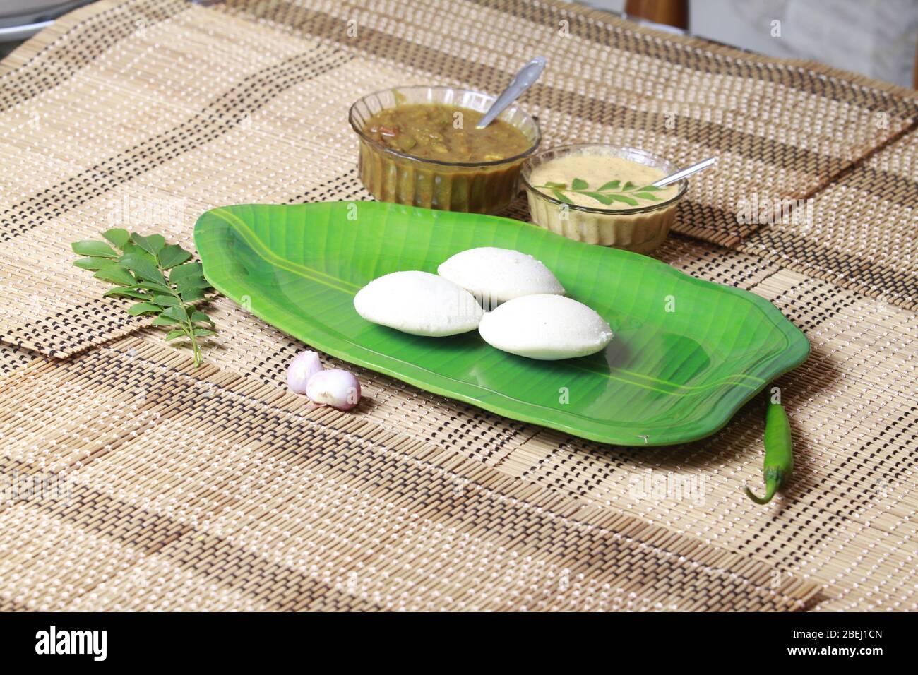 Iddly with Kadala curry and Chutney. Good Healthy Breakfast dish ...