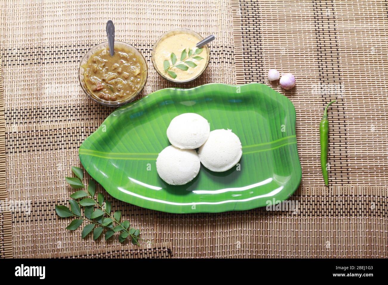 Iddly with Kadala curry and Chutney. Good Healthy Breakfast dish ...