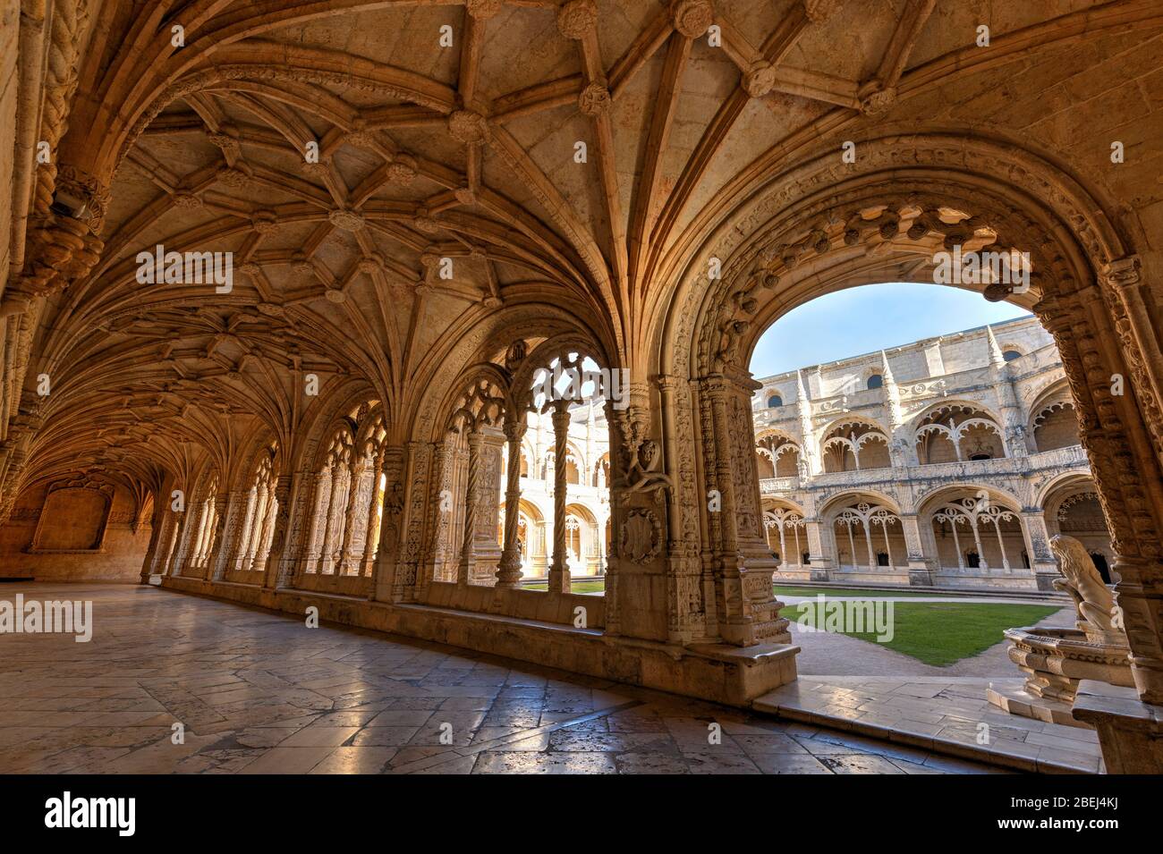 Mosteiro dos jerónimos interior hi-res stock photography and images - Alamy