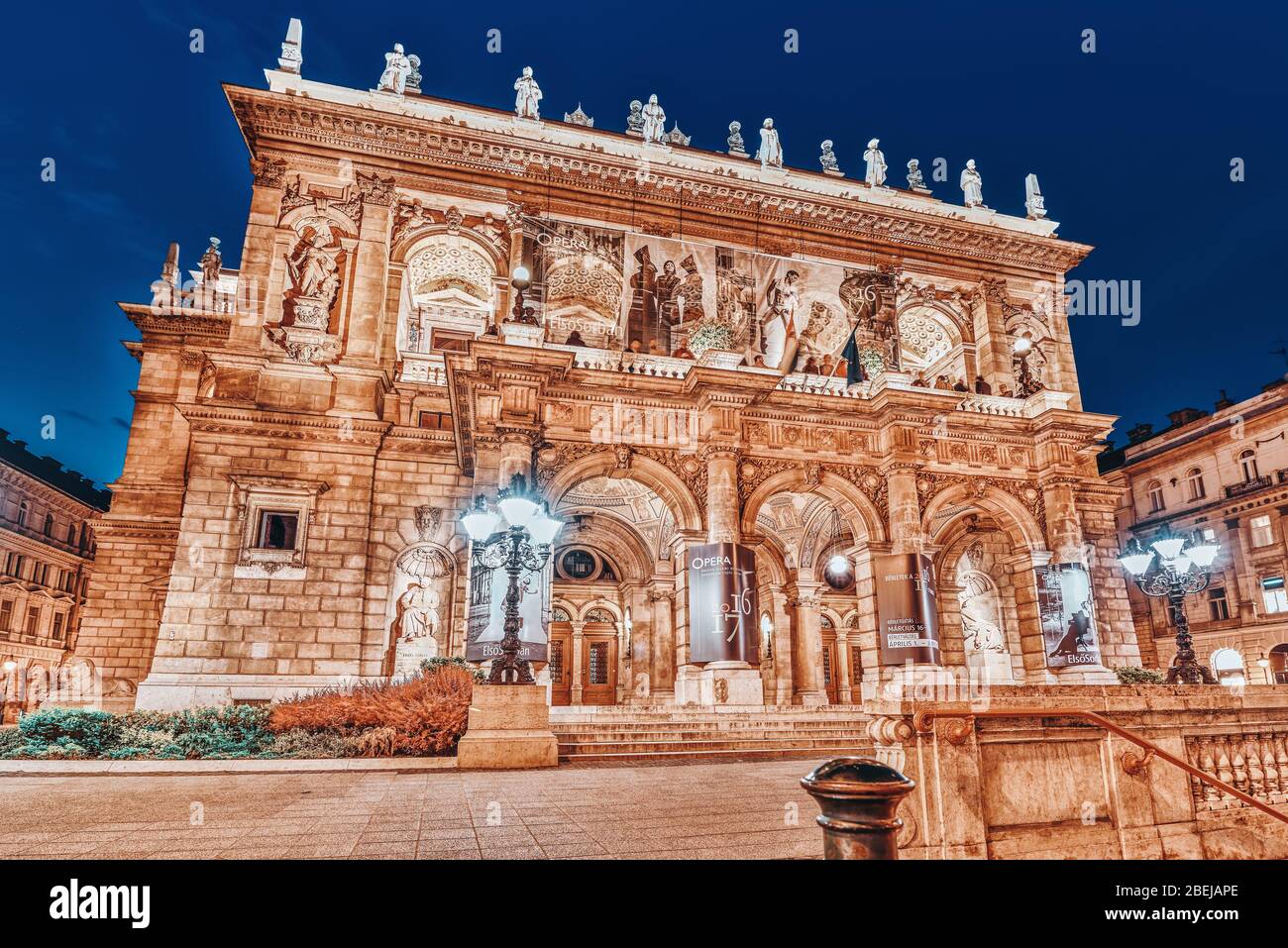 Hungarian state opera house night hi-res stock photography and images ...