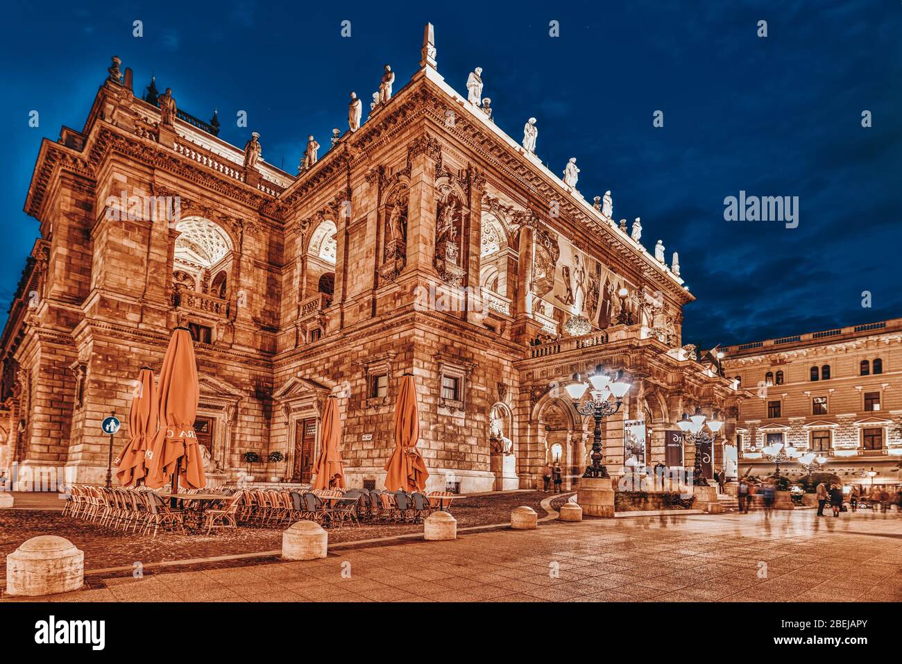 Hungarian state opera house night hi-res stock photography and images ...